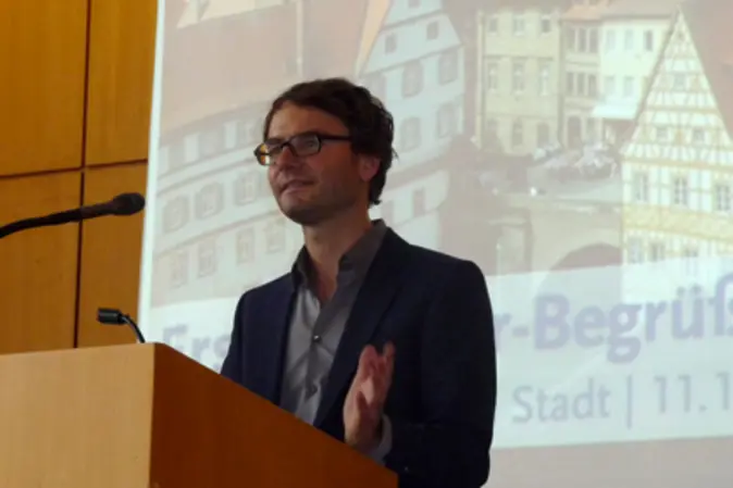 Mit sechs Fragen zum Bachelonär! - News-Archiv